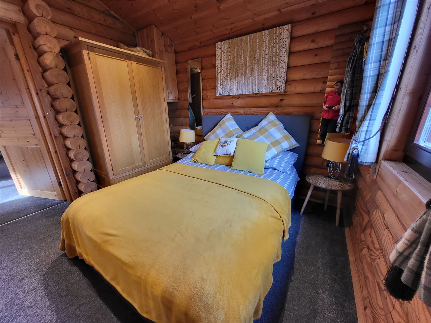 Bumblebee Lodge - Home